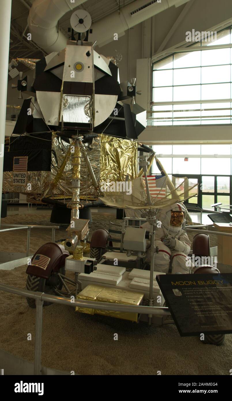 Lunar Module Replica and Moon Buggy at the Evergreen Aviation and Space ...