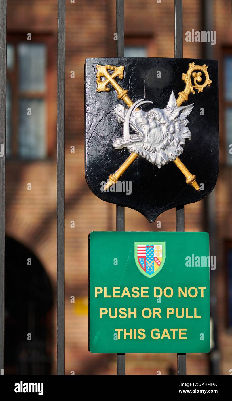 Queens sign hi-res stock photography and images - Alamy