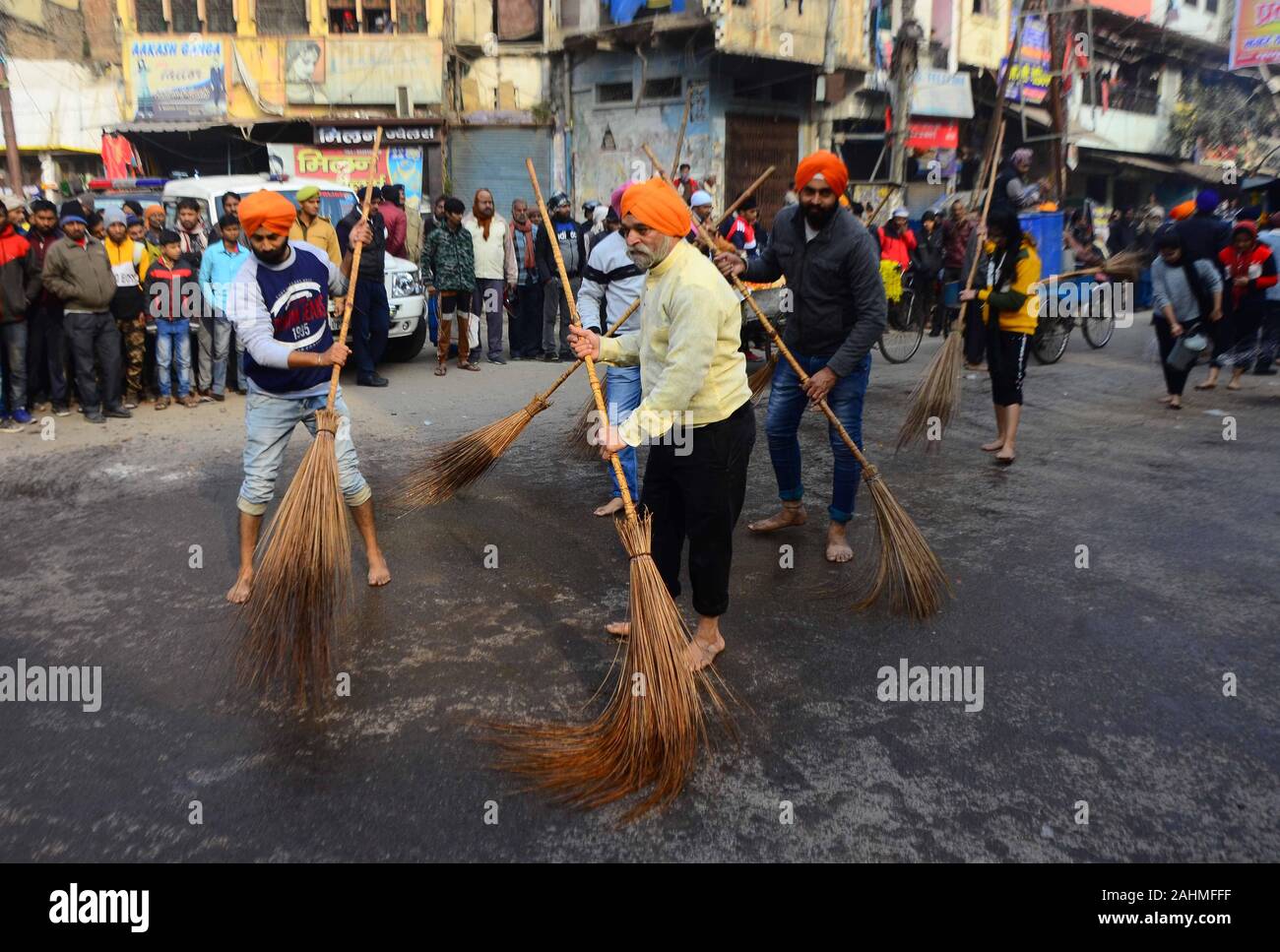 Guru parv hi-res stock photography and images - Alamy