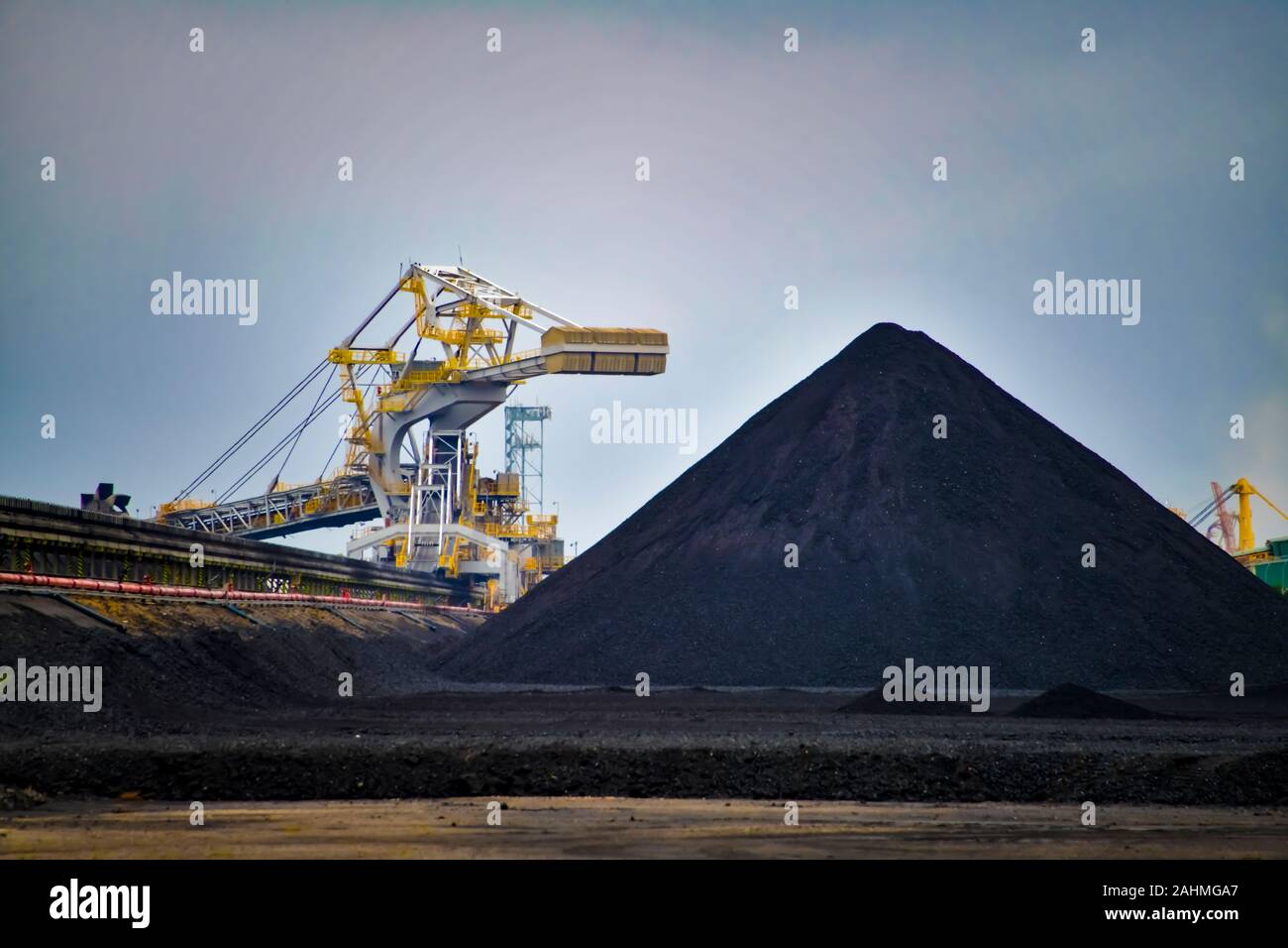 Coal Stockpile High Resolution Stock Photography and Images - Alamy