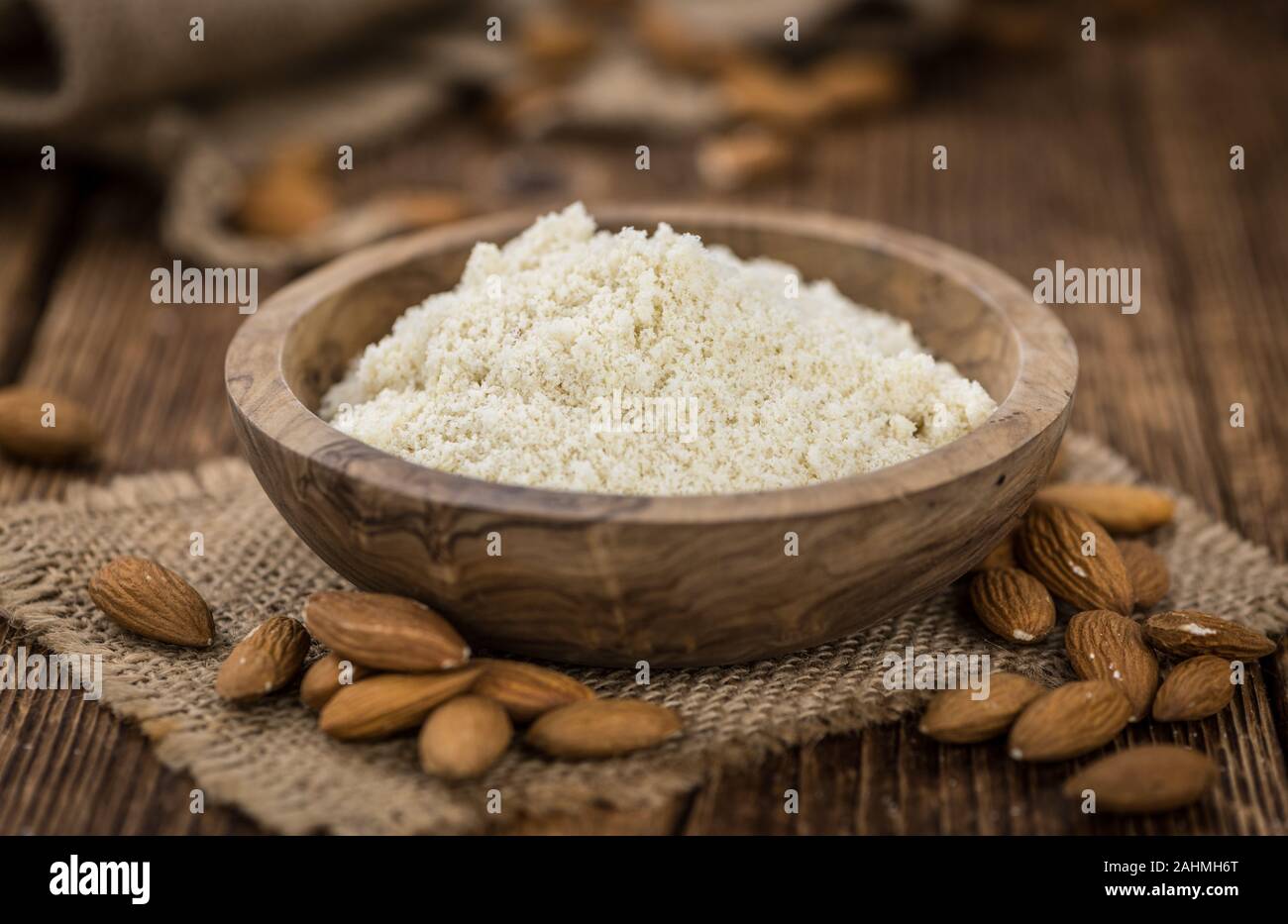 Ground almonds hi-res stock photography and images - Alamy