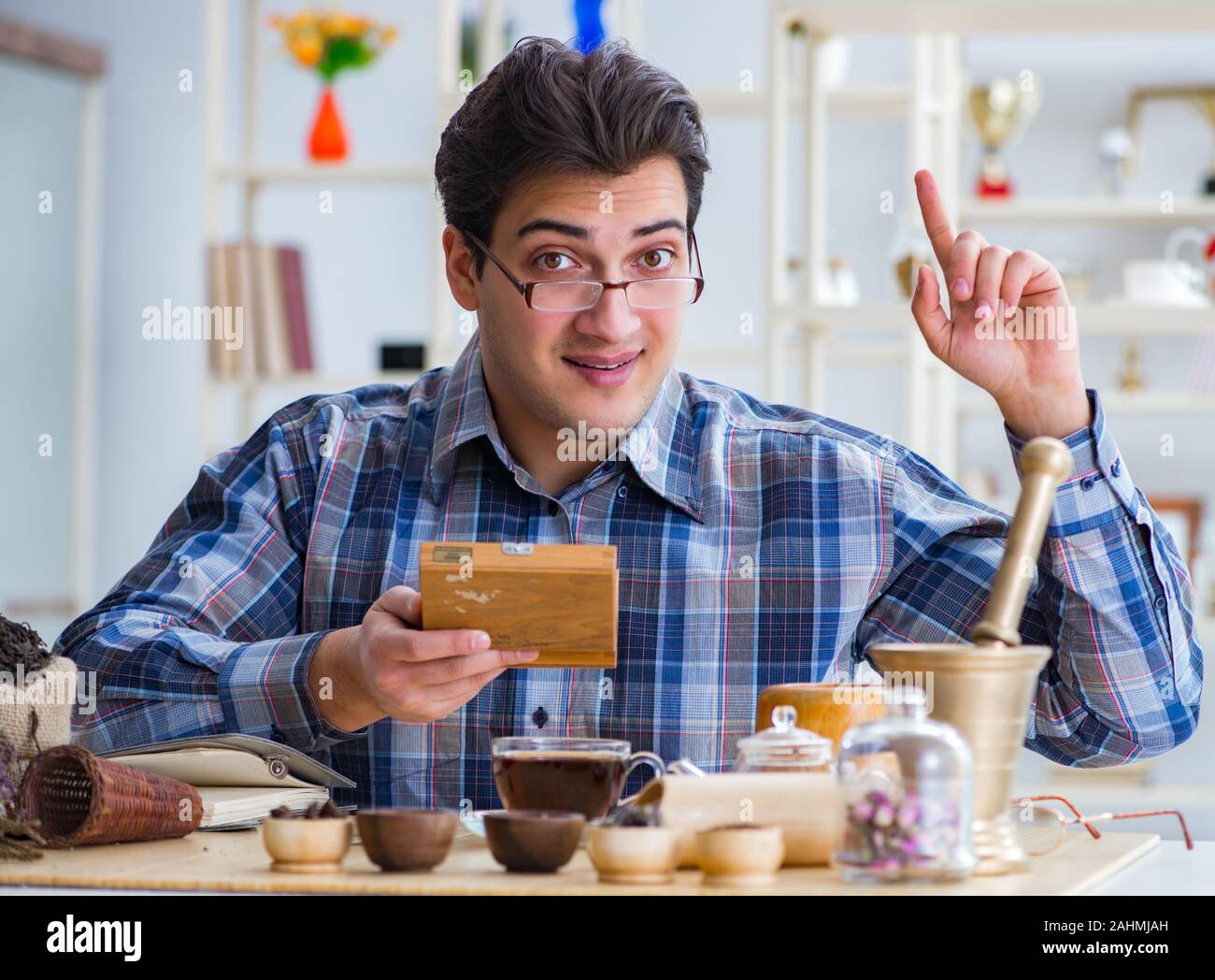 Tea expert brewing cup of drink hi-res stock photography and images - Alamy