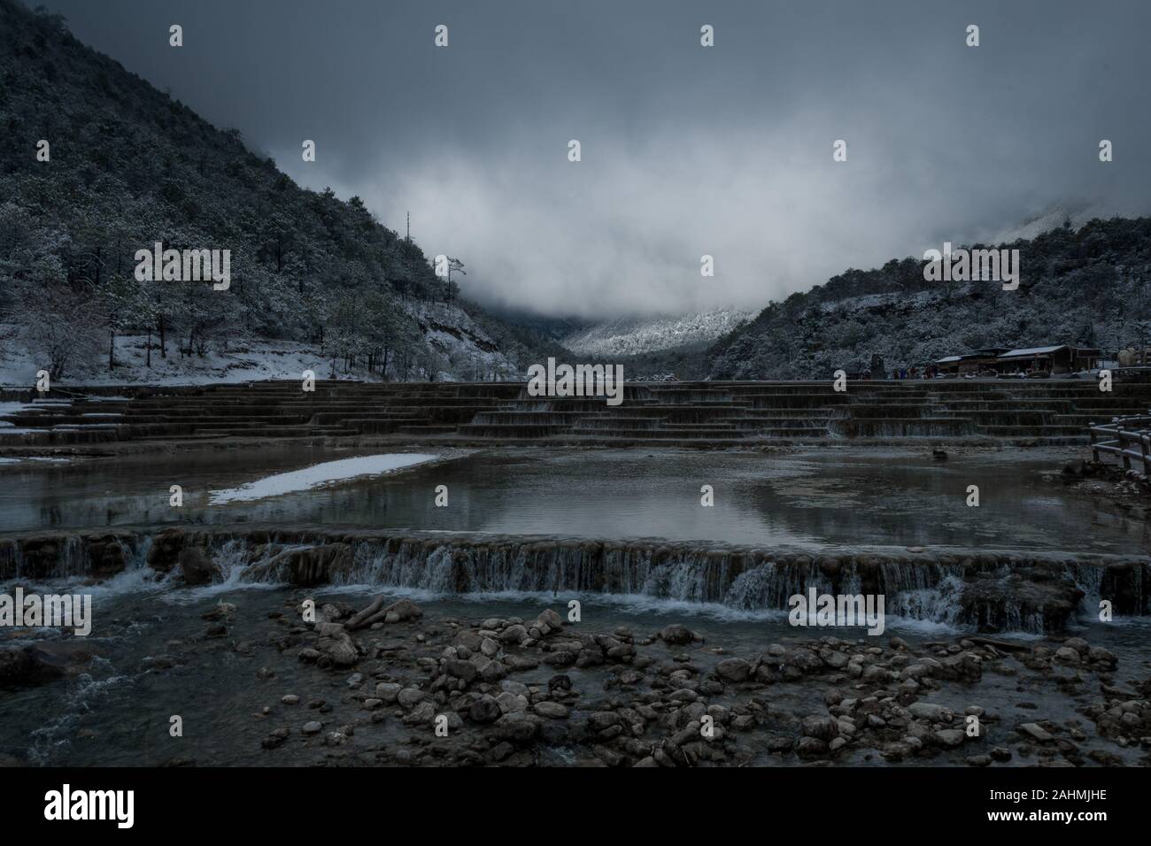 Snow mountain waterfall hi-res stock photography and images - Alamy