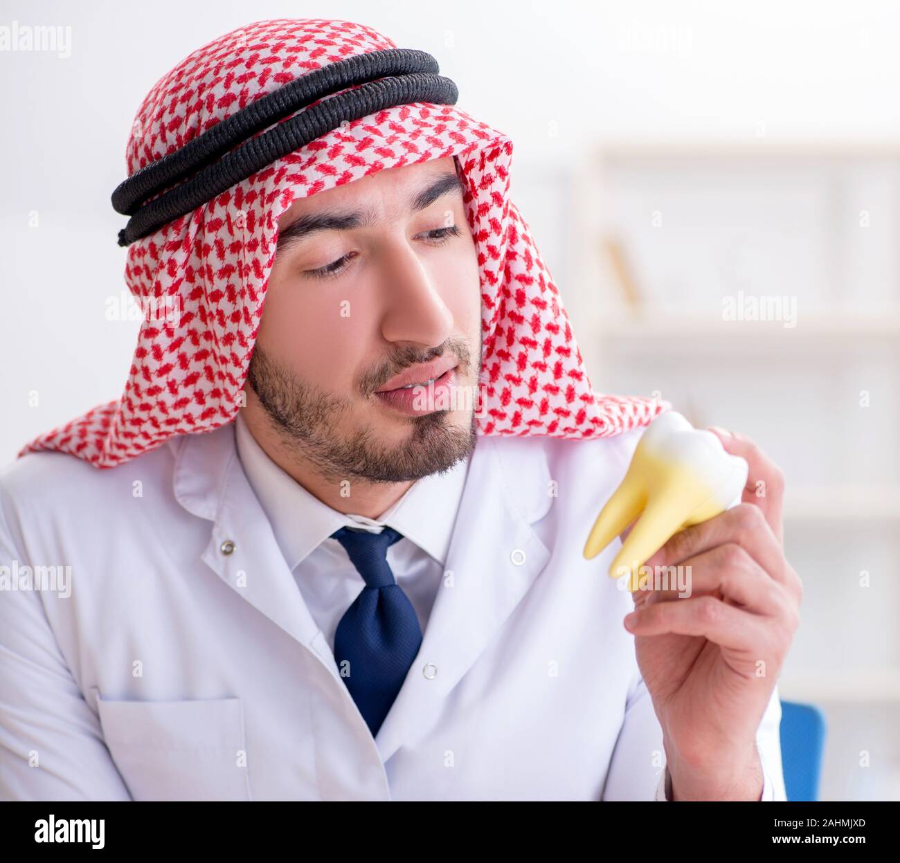 The arab dentist working on new teeth implant Stock Photo - Alamy