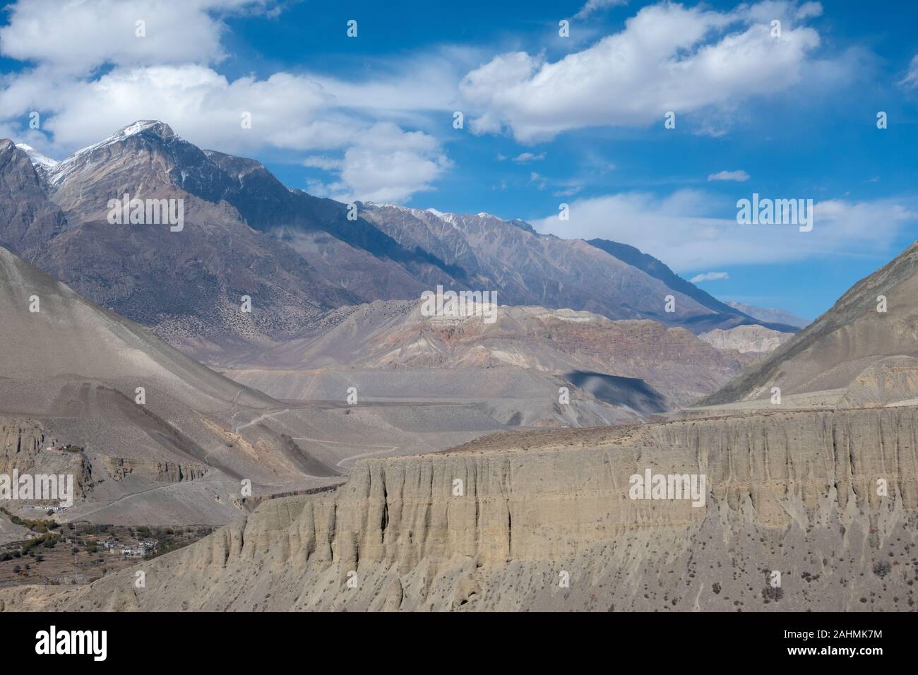 The Snow Peaks in the Himalaya Mountain Range of northern Nepal Stock Photo - Alamy