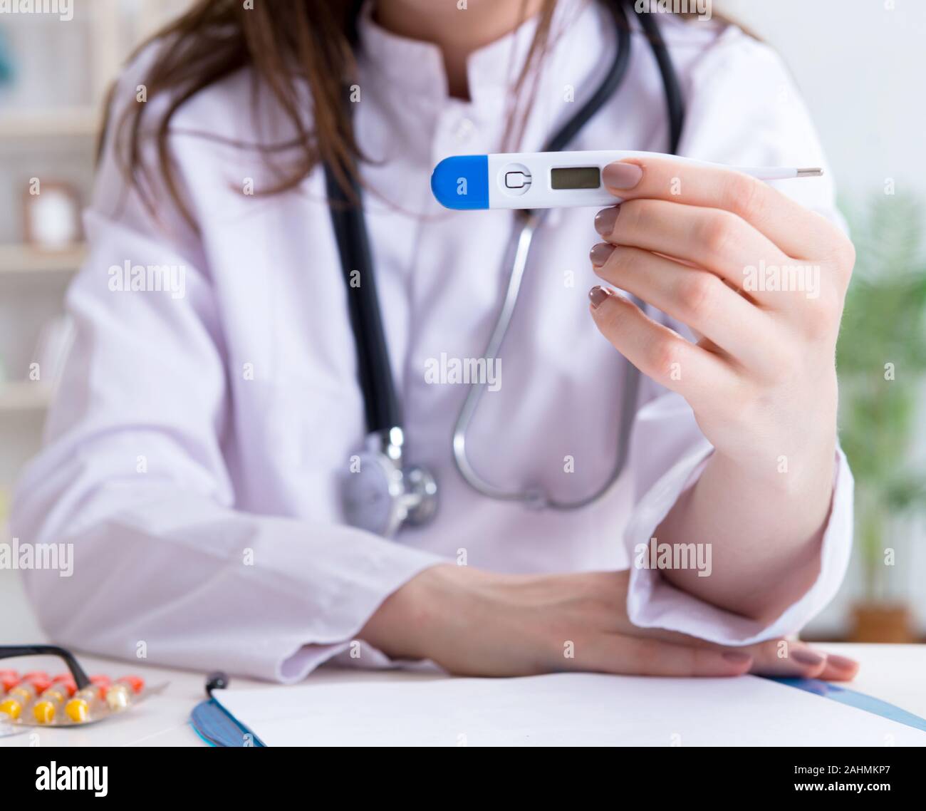 The doctor with thermometer in the hospital Stock Photo - Alamy