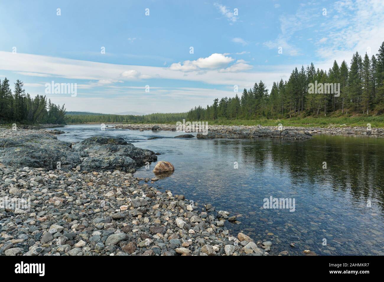 Landscape with water and wildlife hi-res stock photography and images ...