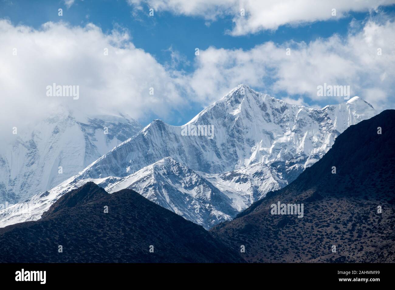 The Snow Peaks in the Himalaya Mountain Range of northern Nepal Stock ...