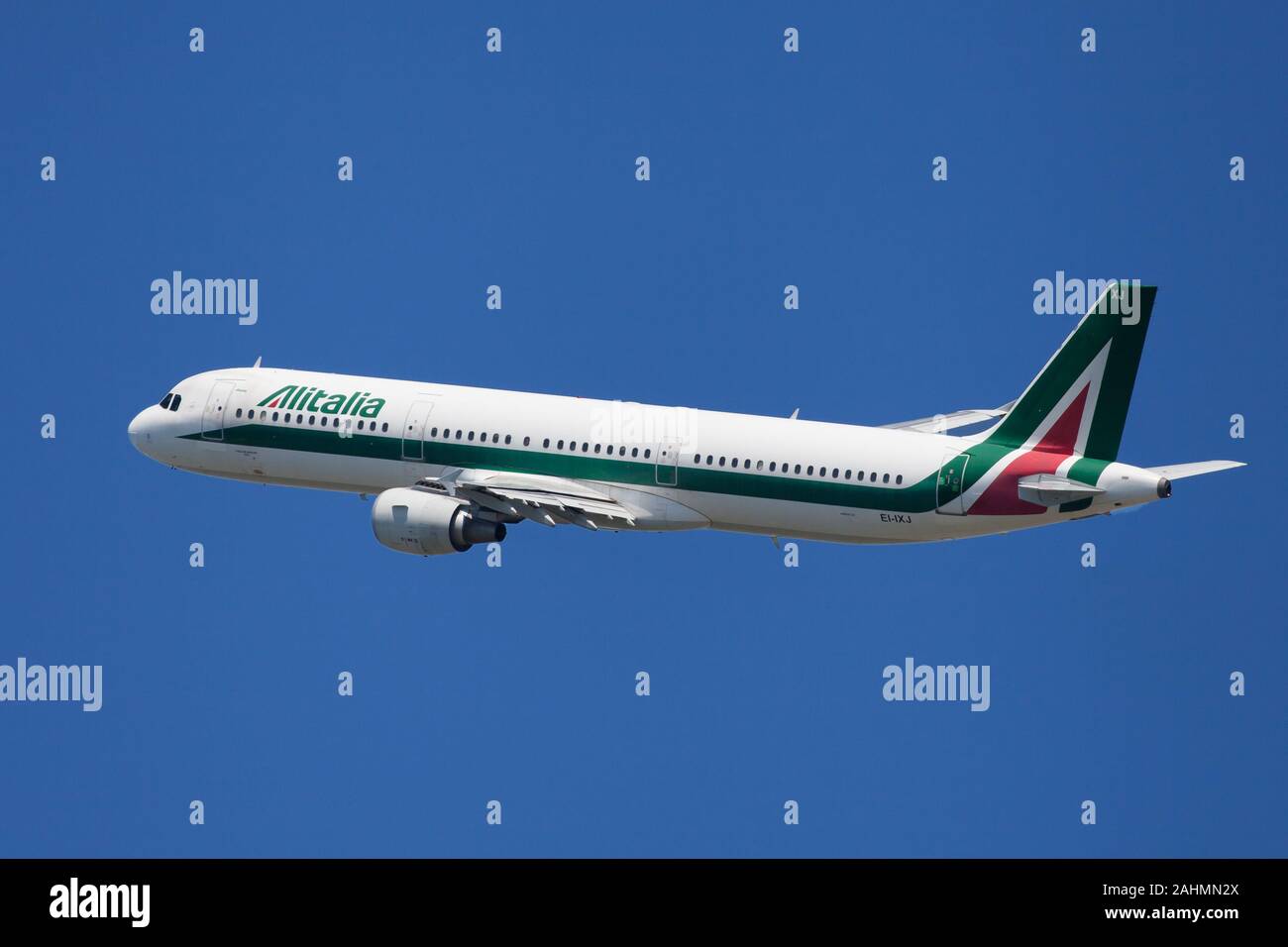 Banking aircraft hi-res stock photography and images - Alamy