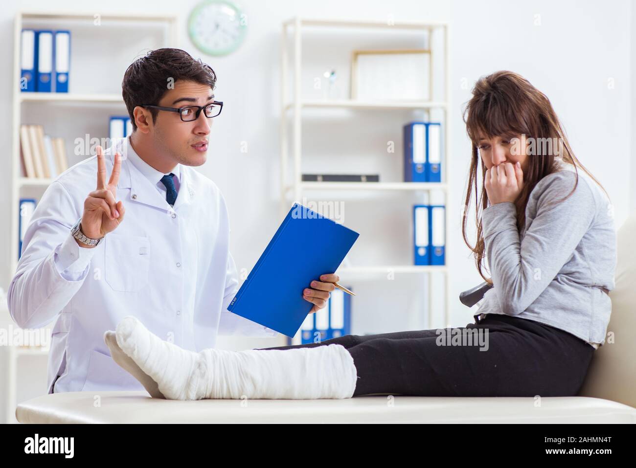 The doctor examining patient with broken leg Stock Photo - Alamy