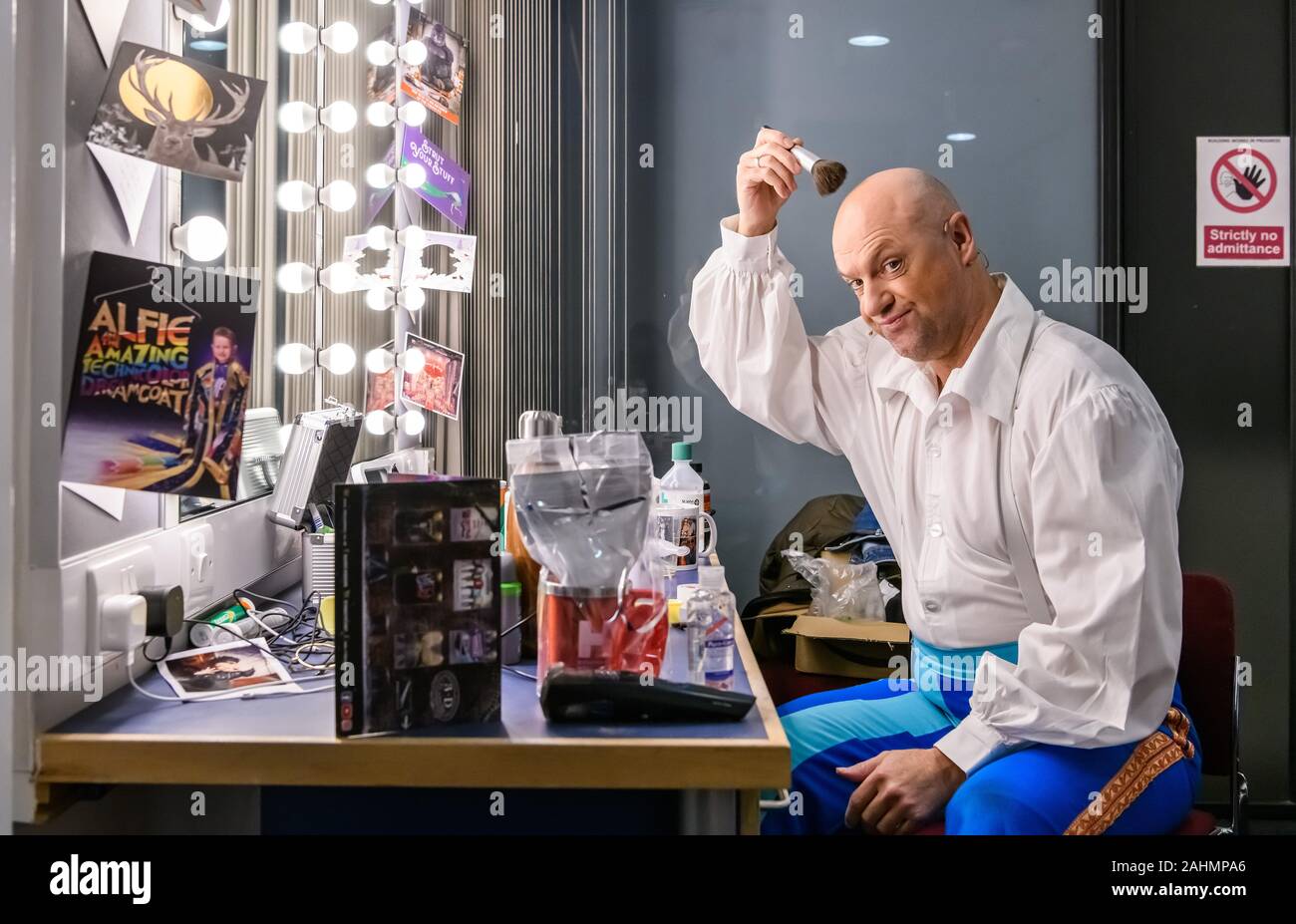 Dressing room star hi-res stock photography and images - Alamy