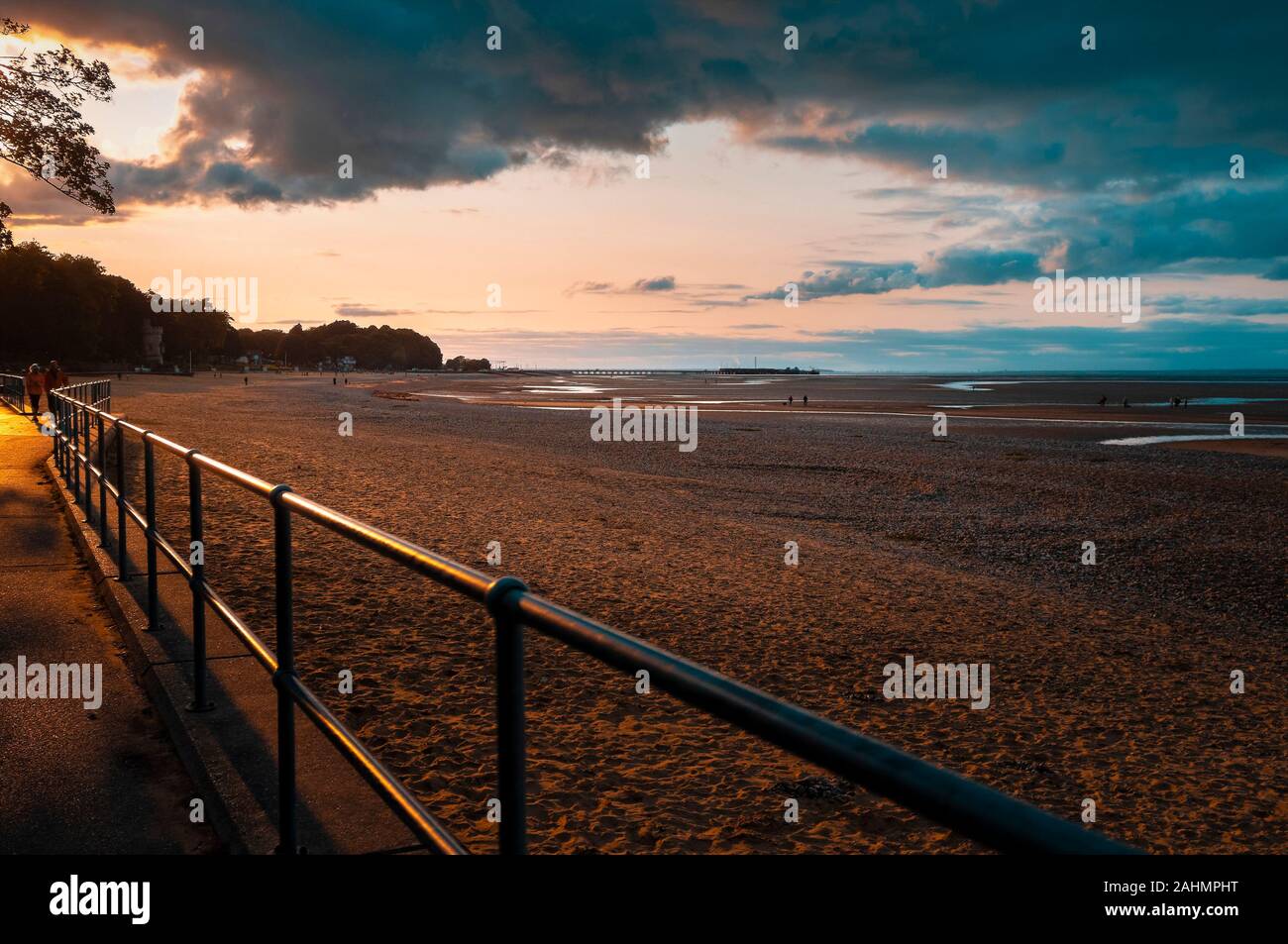 Ryde beach hi-res stock photography and images - Alamy