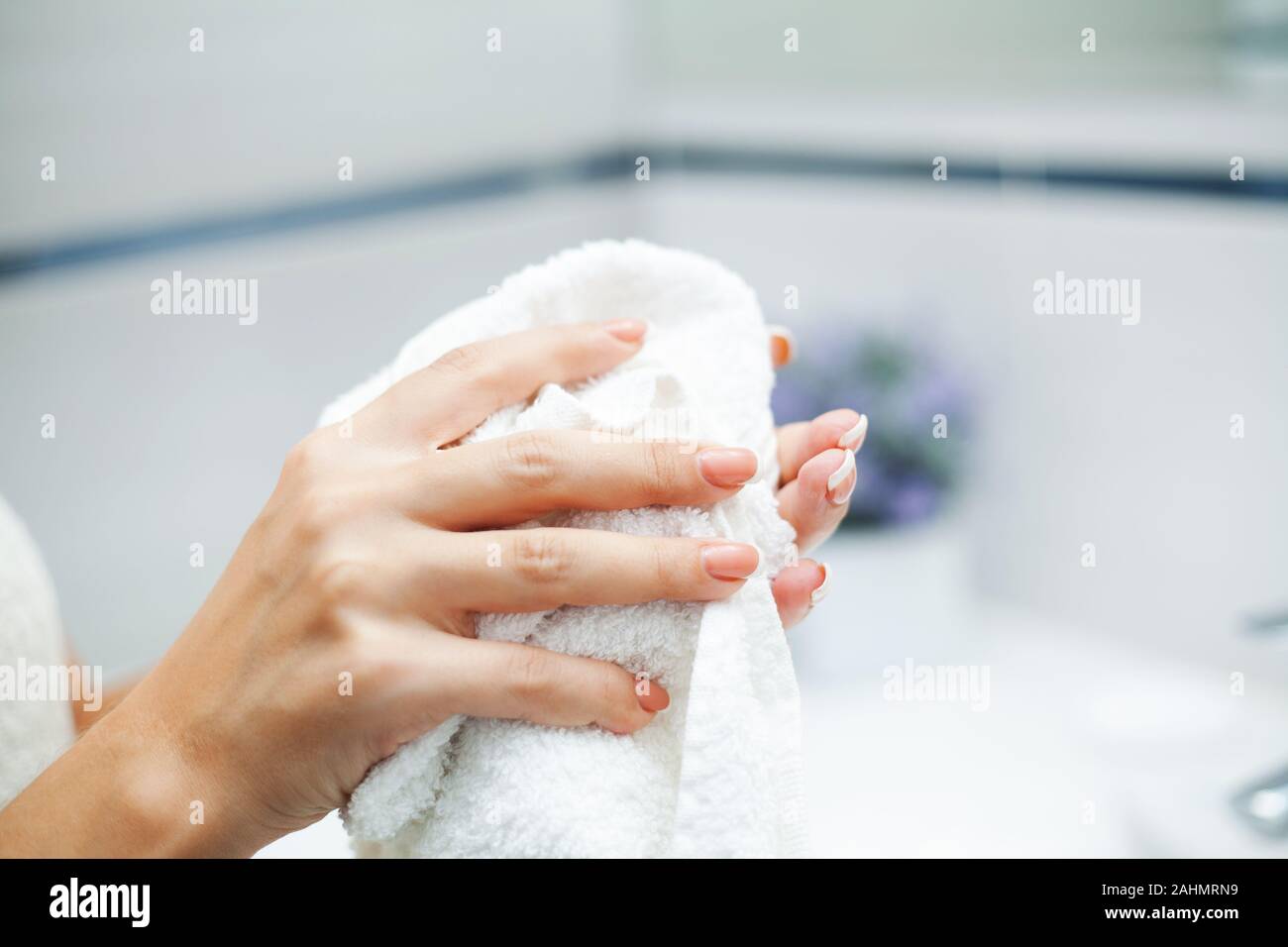 Drying hands paper towel hi-res stock photography and images - Alamy