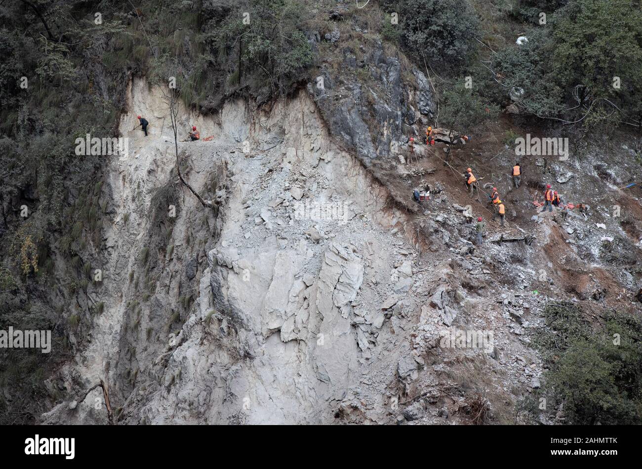 Work cable car in mountains hi-res stock photography and images - Alamy
