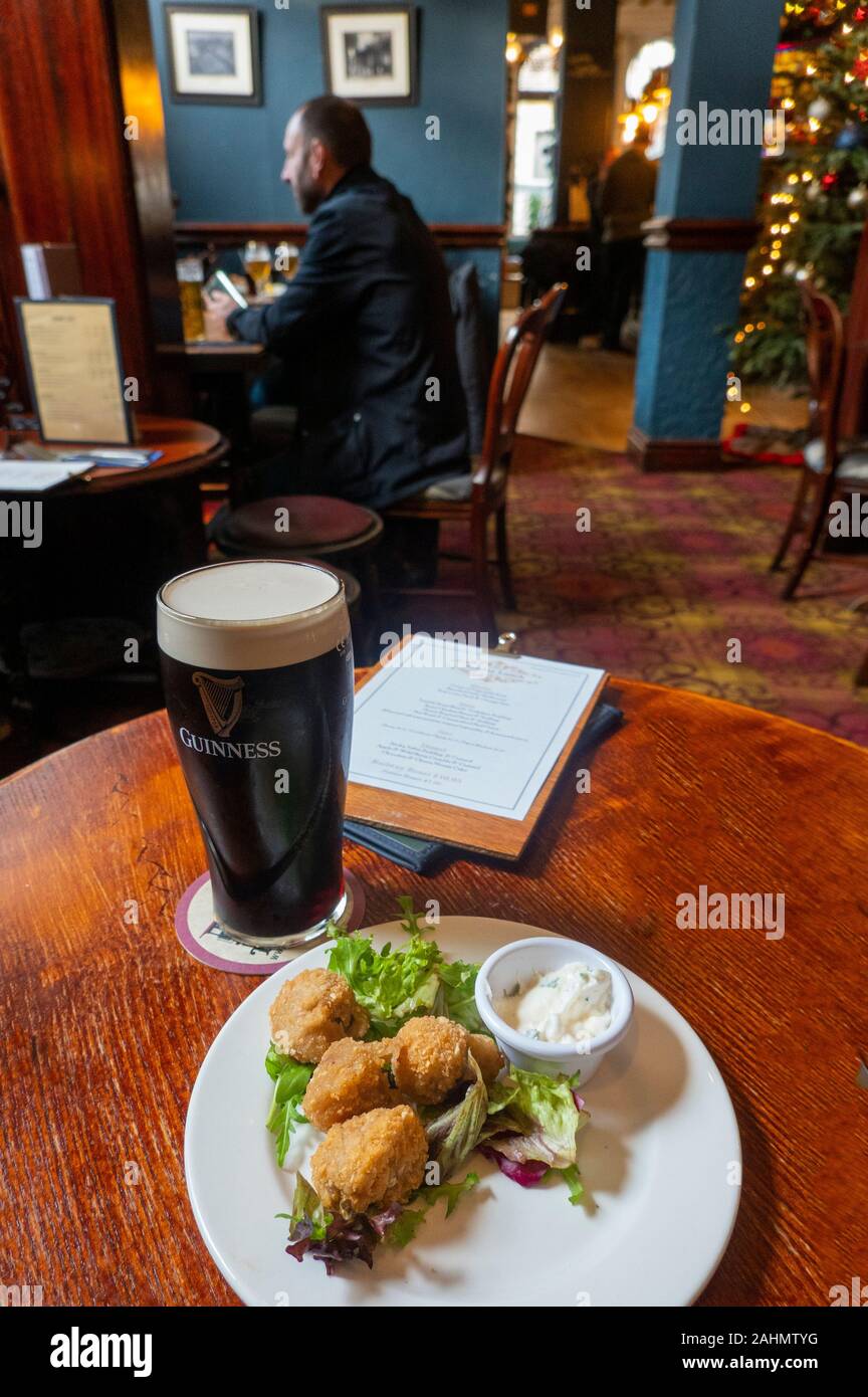 Railroad pub hi-res stock photography and images - Alamy