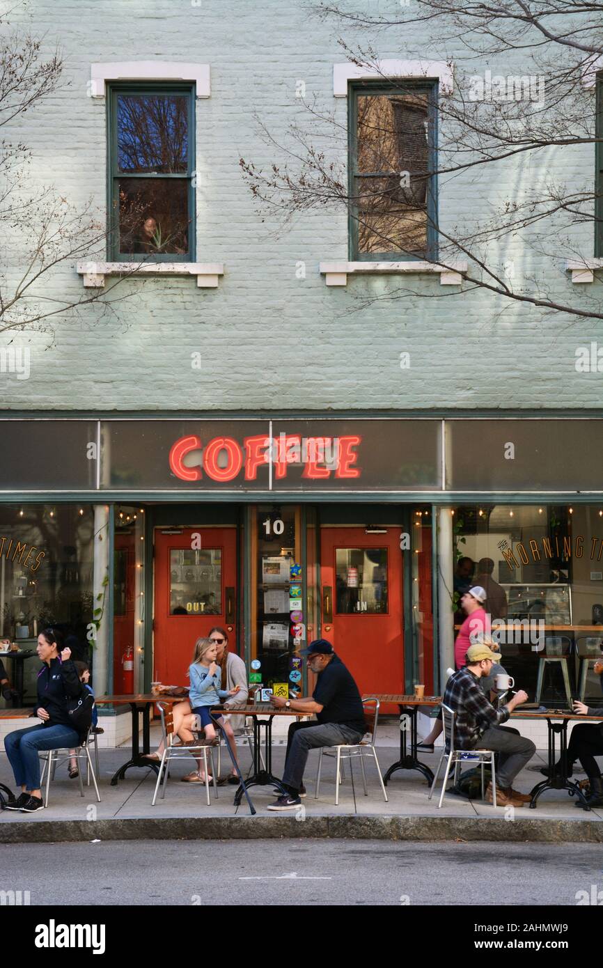 Downtown coffee shop hi-res stock photography and images - Alamy