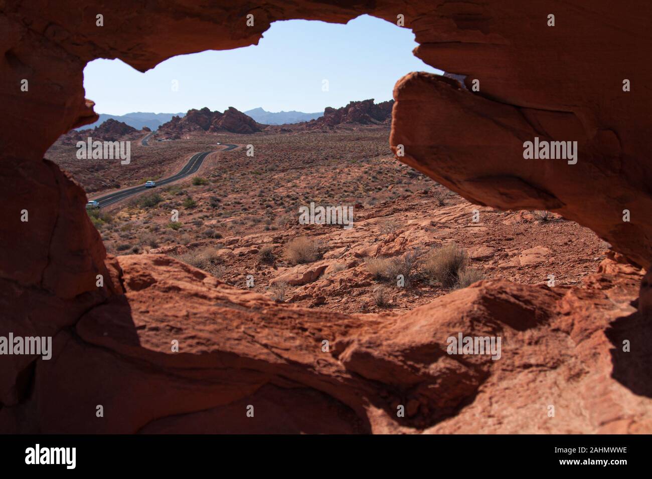 A rock window looking over the road out of Valley of Fire State Park ...
