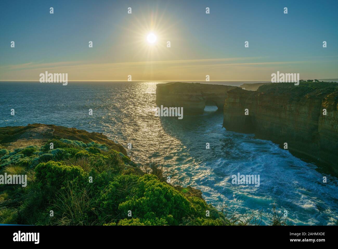 famous island arch at sunset, great ocean road in victoria, australia ...