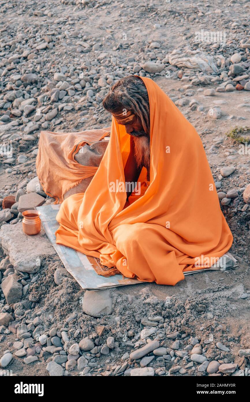 Hinduist Monks in India in colorful orange clothes Stock Photo - Alamy
