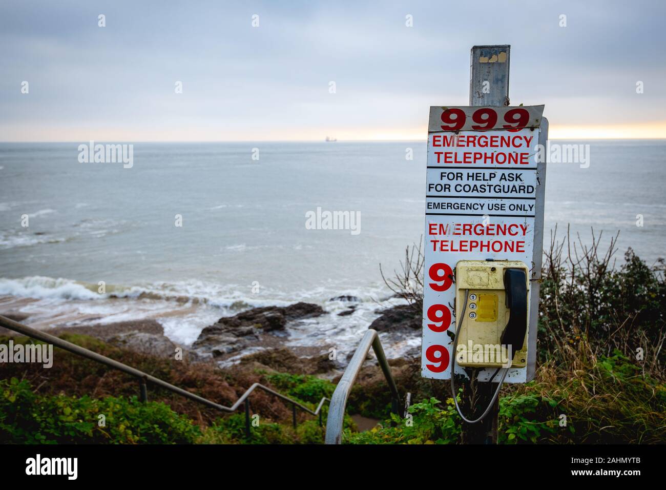 Call 999 in an emergency sign hi-res stock photography and images - Alamy