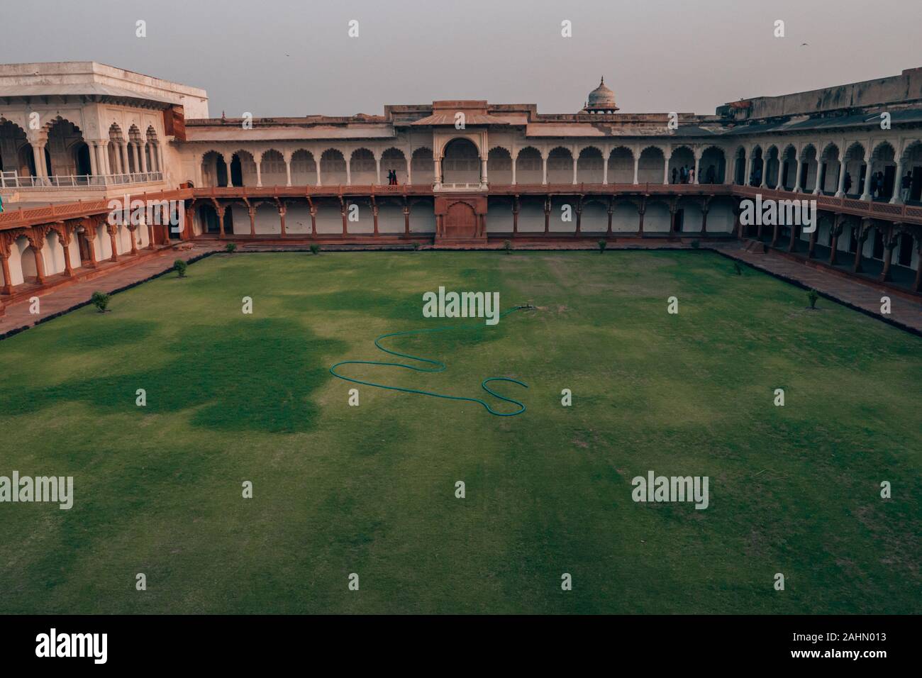 India agra red fort arch hi-res stock photography and images - Alamy