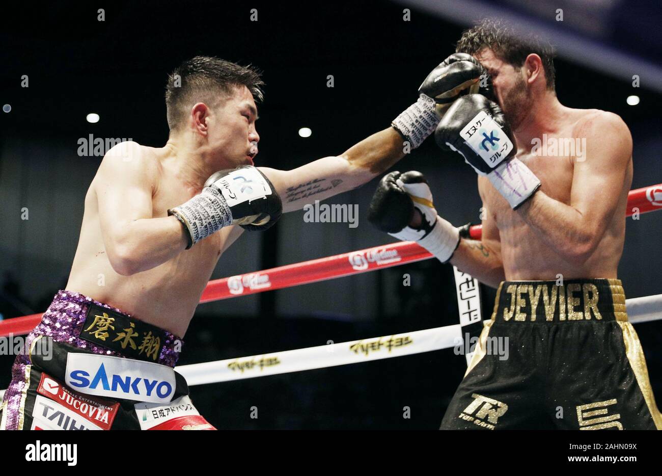 Tokyo, Japan. 31st Dec, 2019. Japan's Kazuto Ioka fights Jeyvier ...