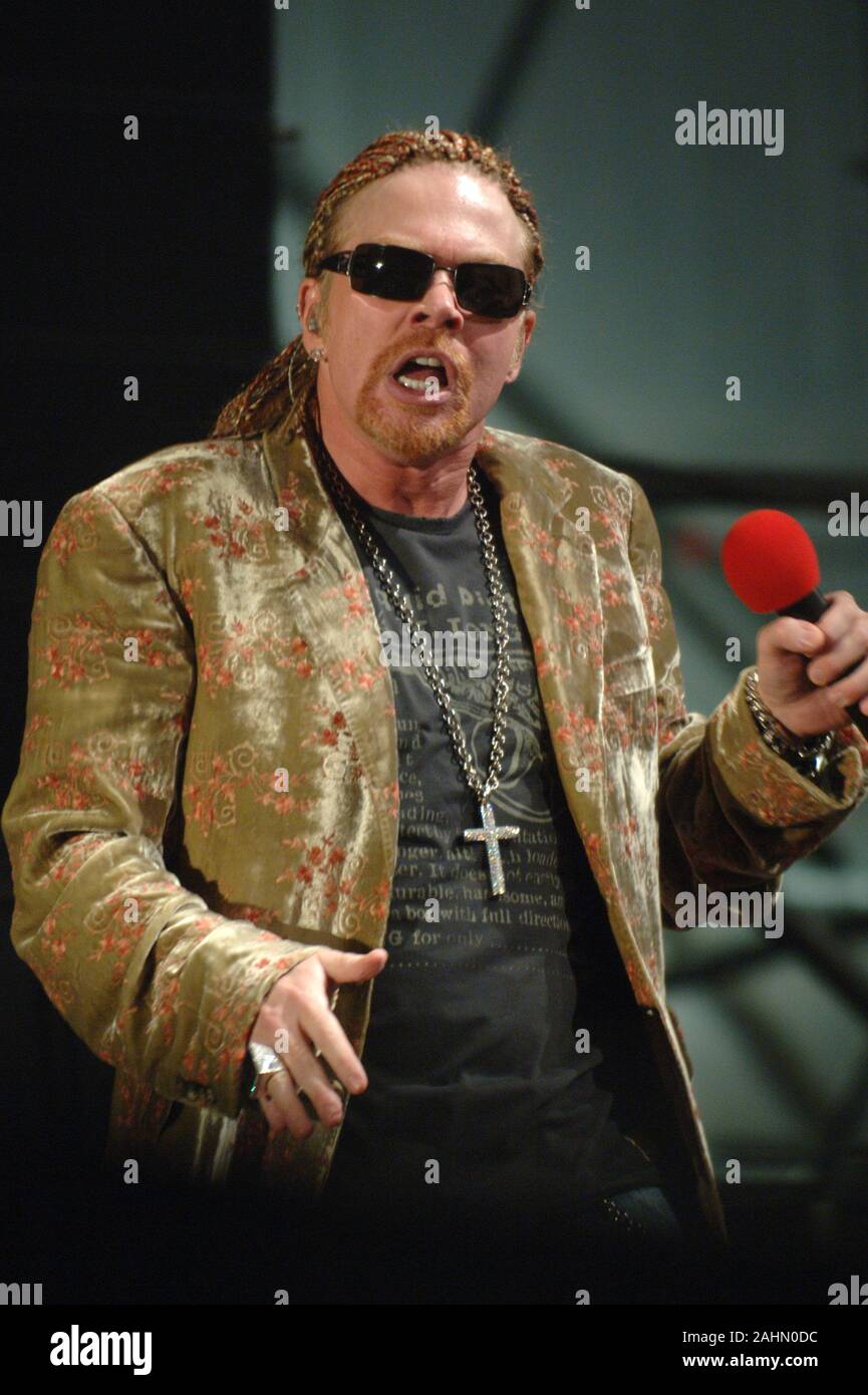 Use your illusion guns n' roses hi-res stock photography and images - Alamy