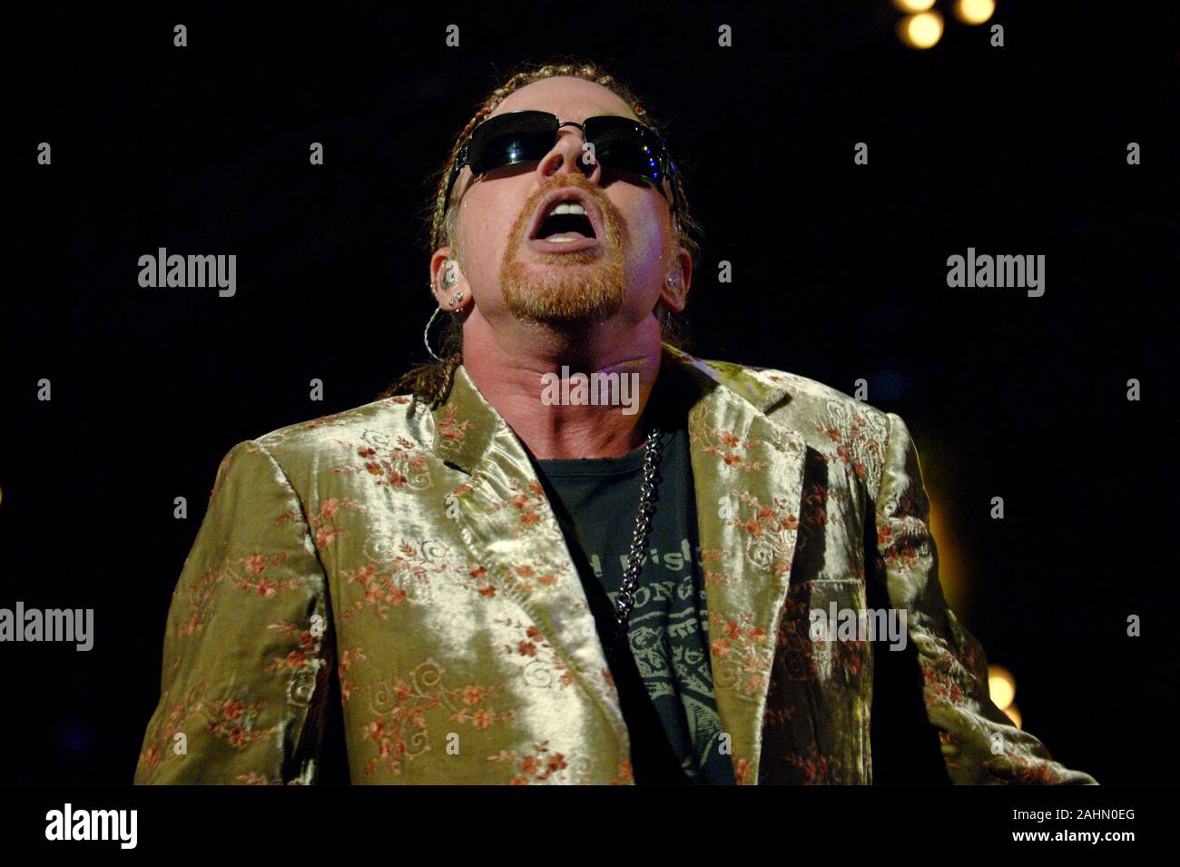 Use your illusion guns n' roses hi-res stock photography and images - Alamy