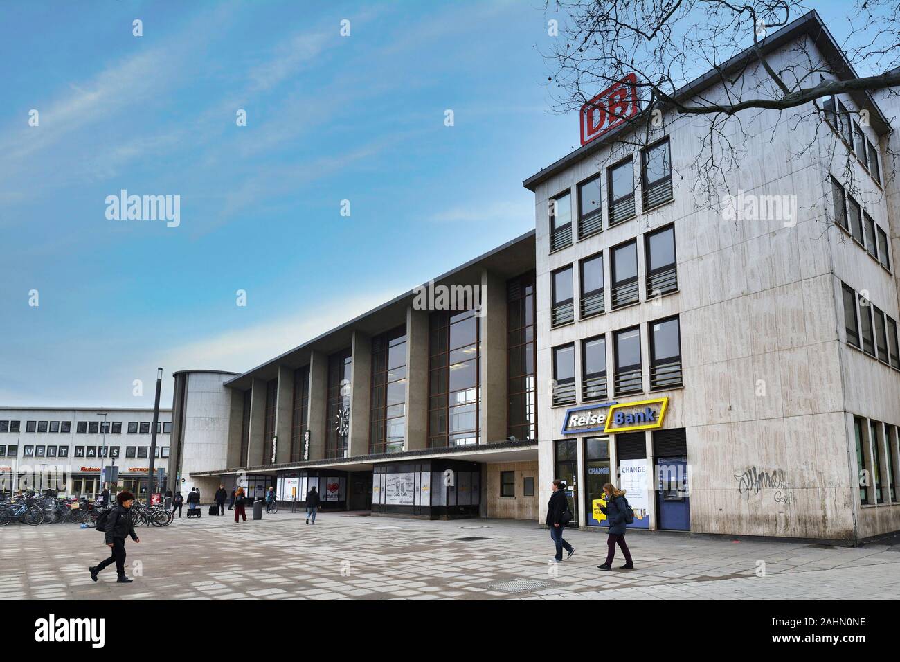 Heidelberg train station hi-res stock photography and images - Alamy