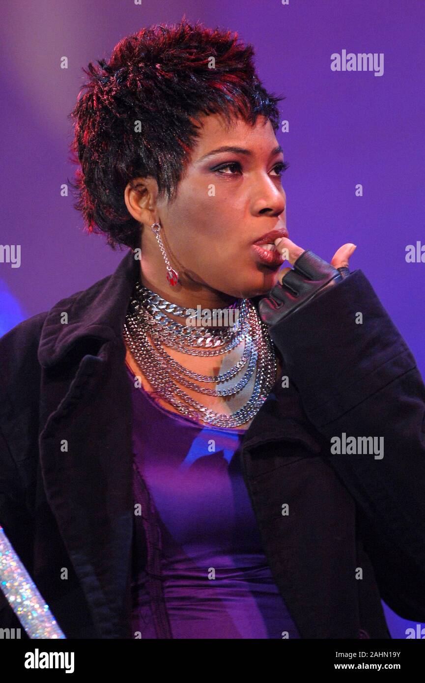 2004 the very best of macy gray hi-res stock photography and images - Alamy
