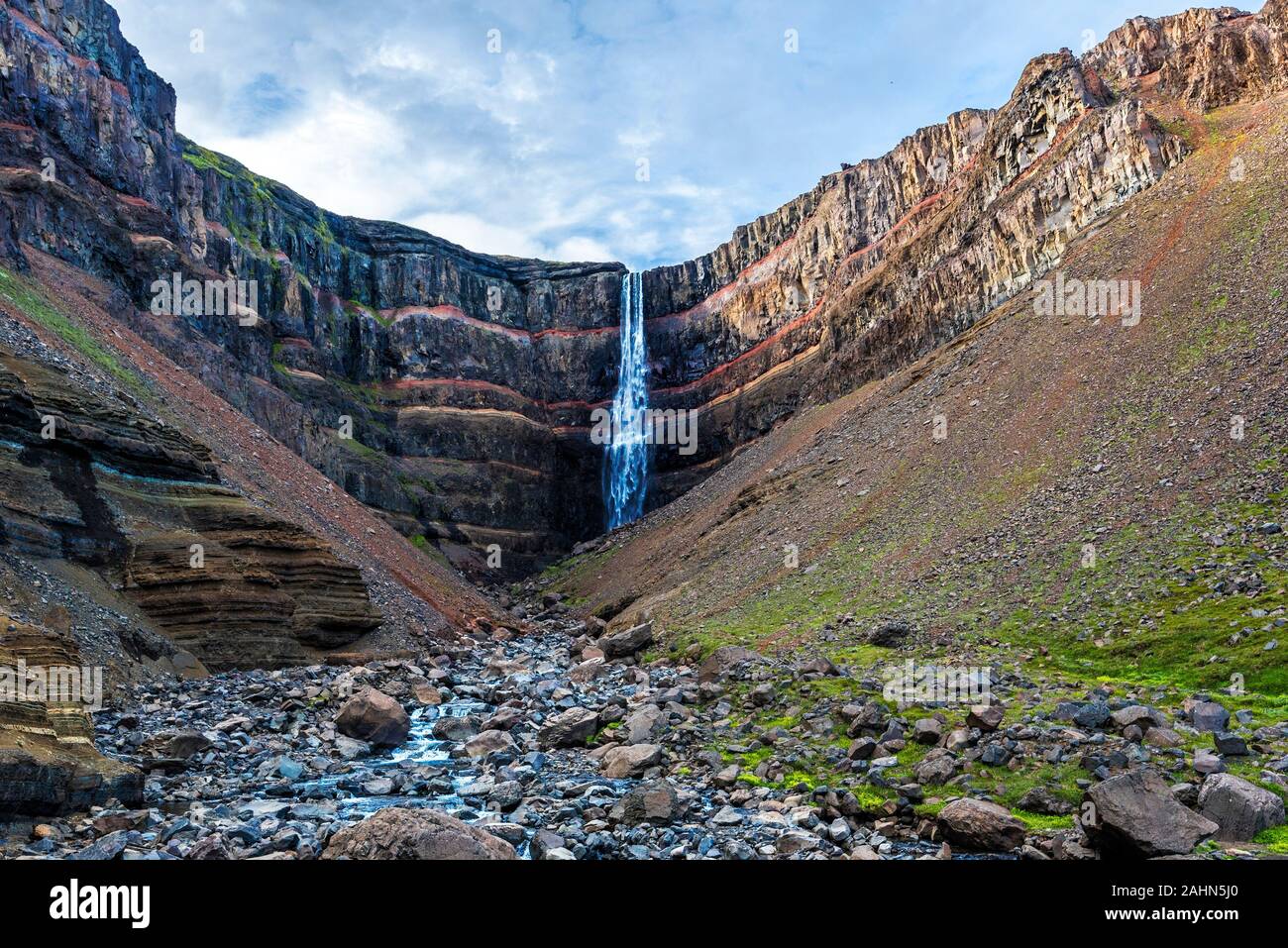 Red clay layers hi-res stock photography and images - Alamy