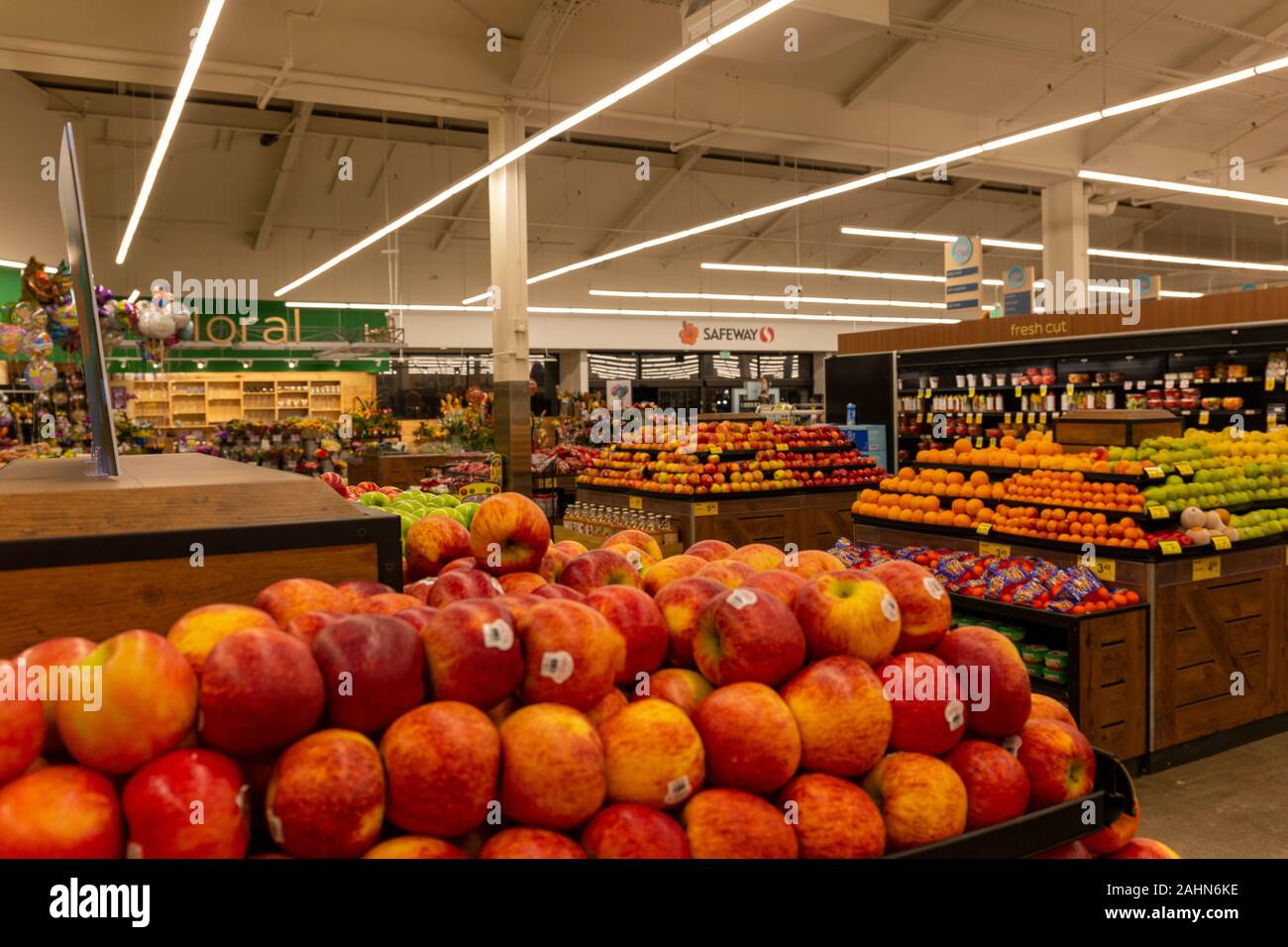 Lahaina cannery mall hi-res stock photography and images - Alamy