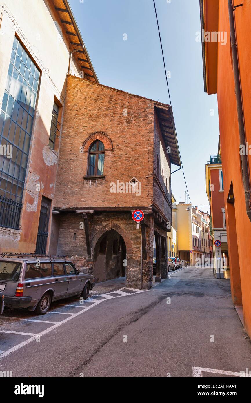 Shady street hi-res stock photography and images - Alamy