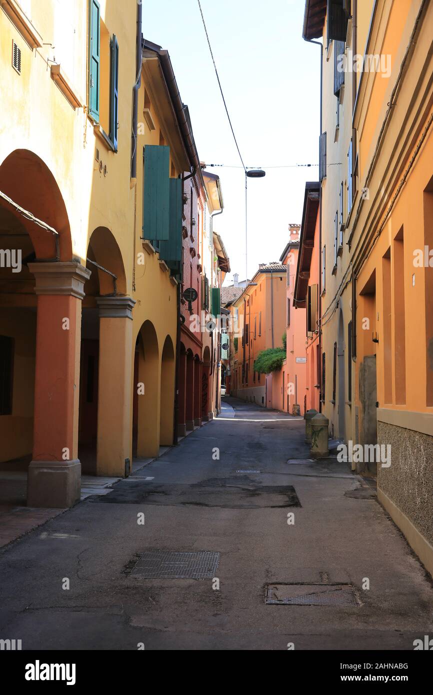 Shady street hi-res stock photography and images - Alamy