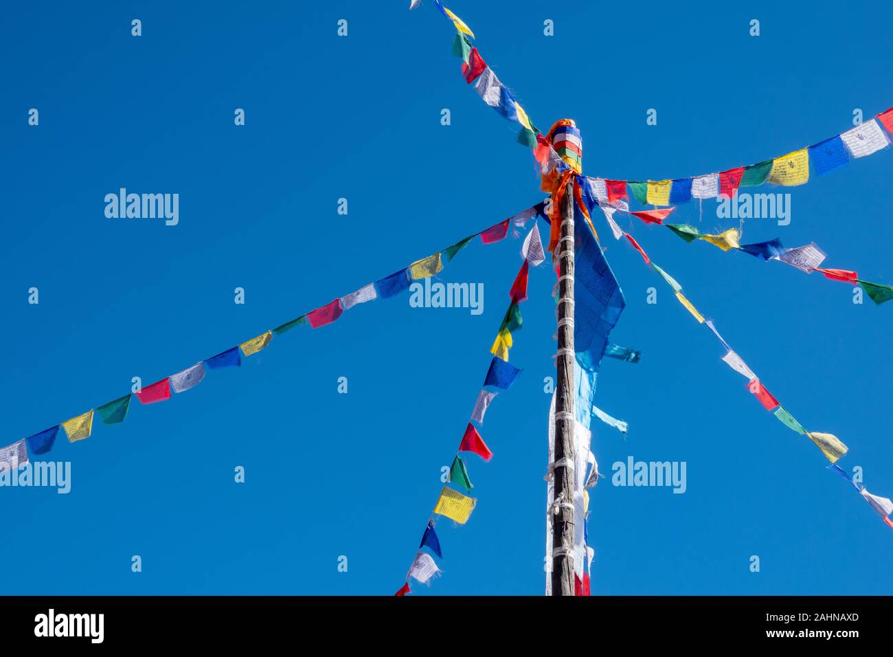 Strings of prayer flags hi-res stock photography and images - Alamy