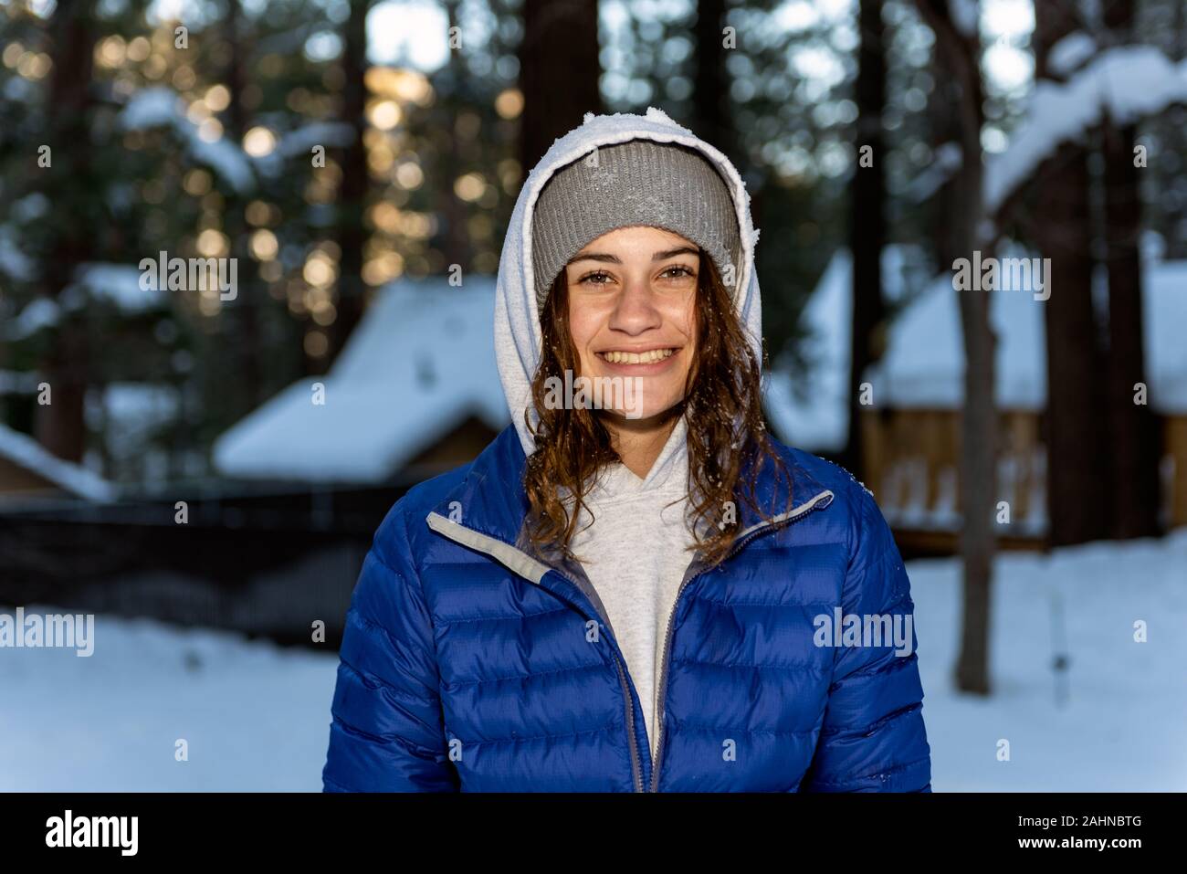 Dressed for cold weather hi-res stock photography and images - Alamy