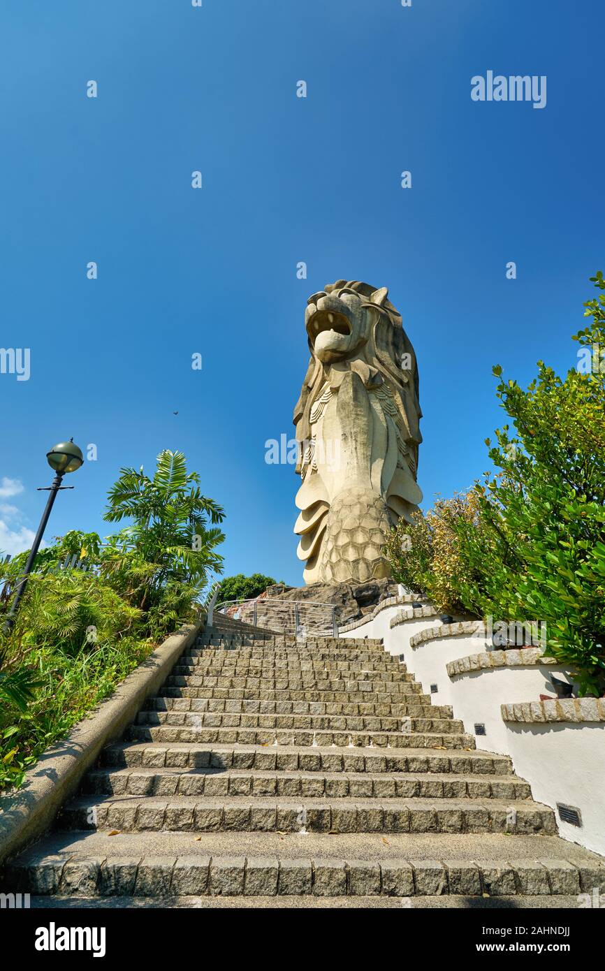 SINGAPORE - CIRCA APRIL, 2019: view of the tallest Merlion statue on ...