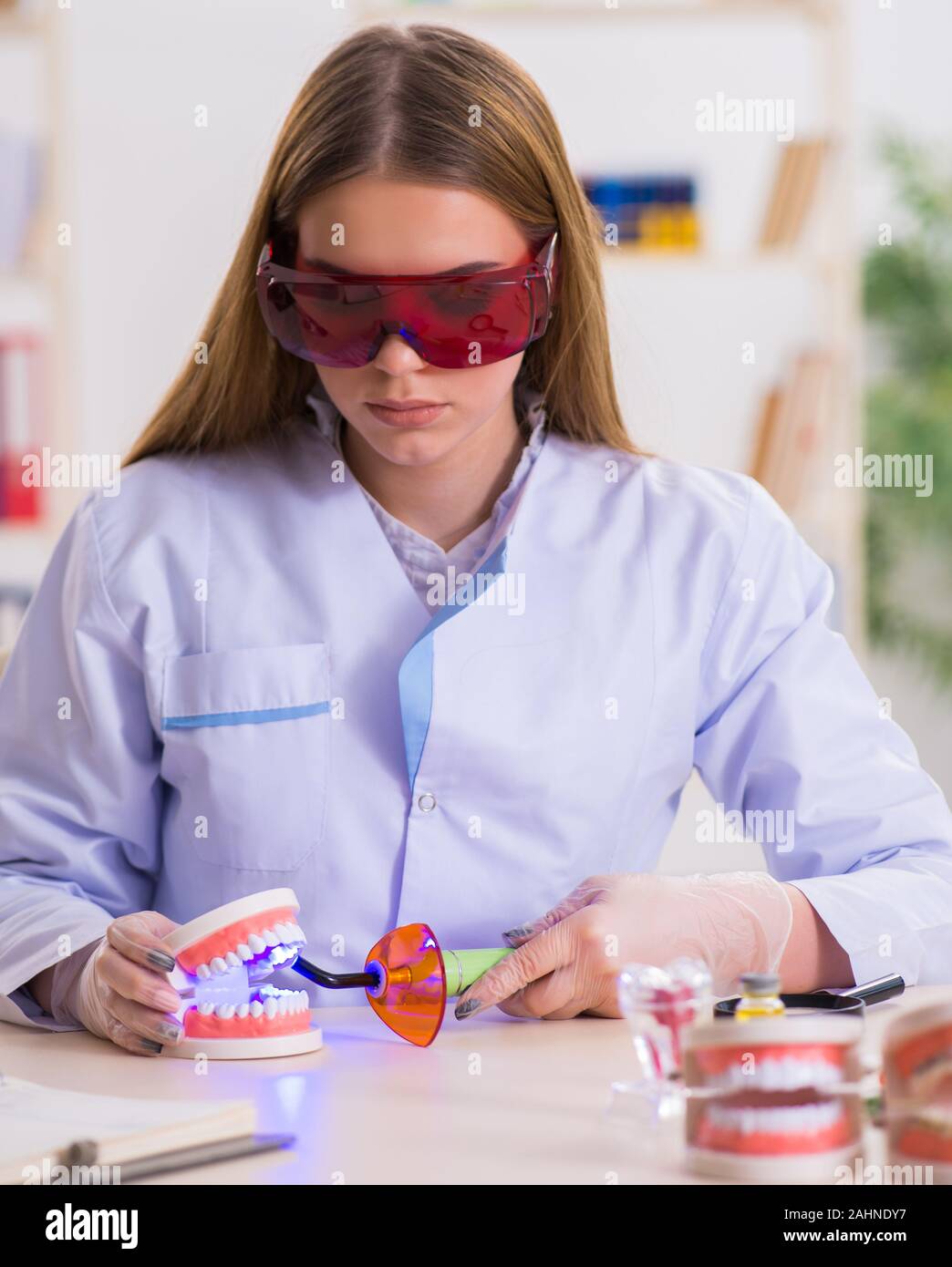 The dentistry student practicing skills in classroom Stock Photo - Alamy