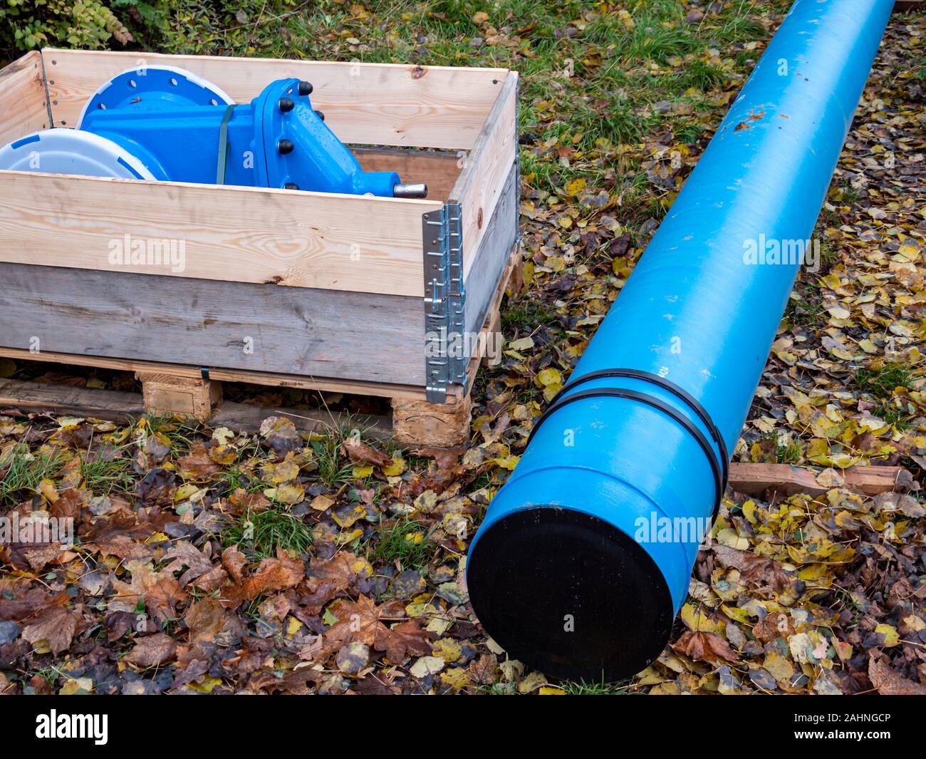 New water pipe after a water pipe break Stock Photo - Alamy