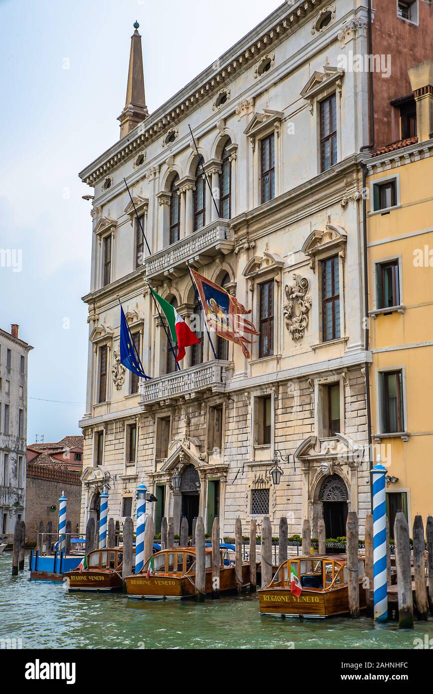 Venice, the city of love calls to disappear sinking into the lagoon ...