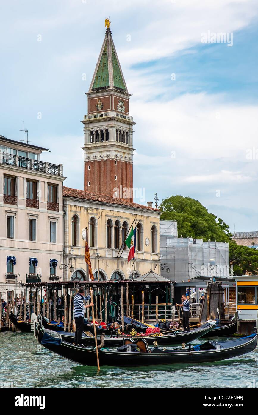 Venice, the city of love calls to disappear sinking into the lagoon ...