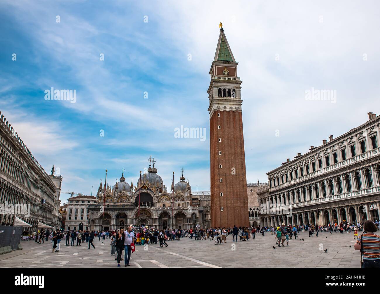 Venice, the city of love calls to disappear sinking into the lagoon ...