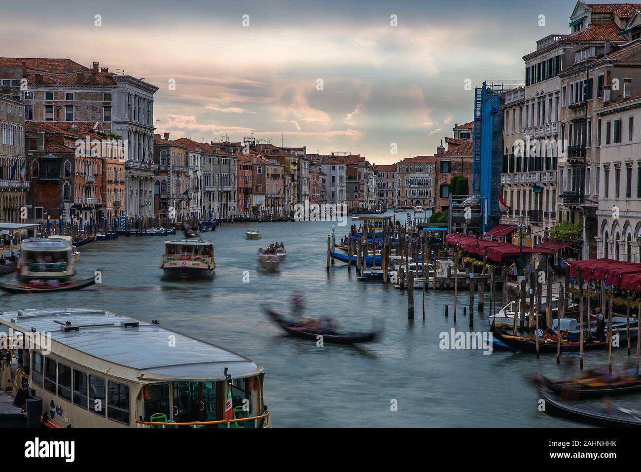 Venice, the city of love calls to disappear sinking into the lagoon ...