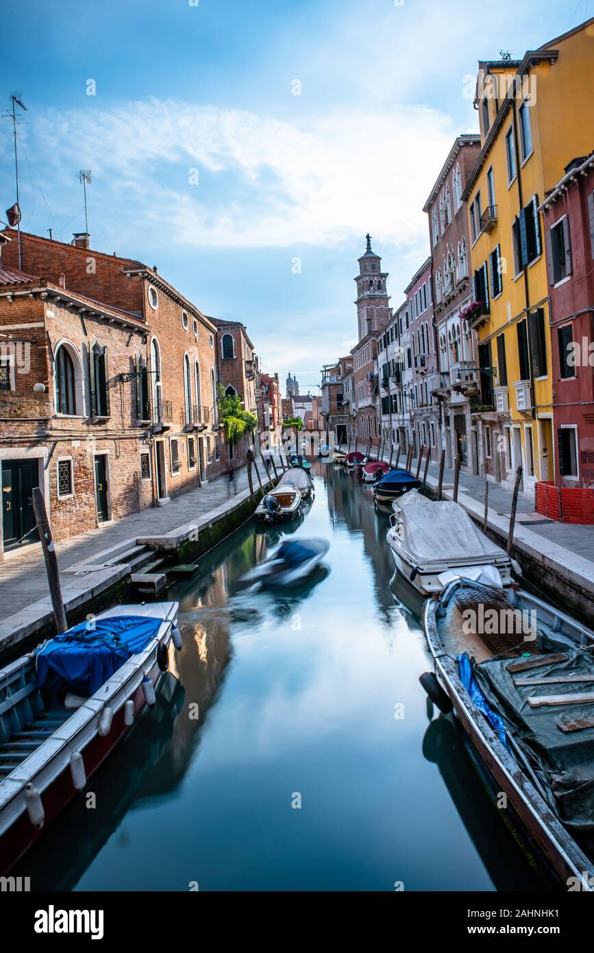 Venice, the city of love calls to disappear sinking into the lagoon ...