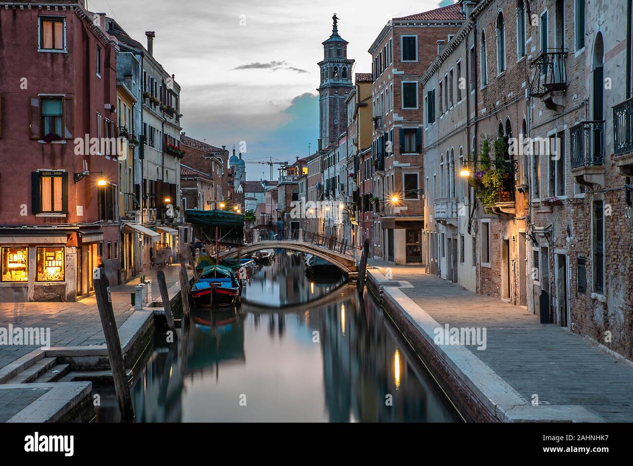 Venice, the city of love calls to disappear sinking into the lagoon ...