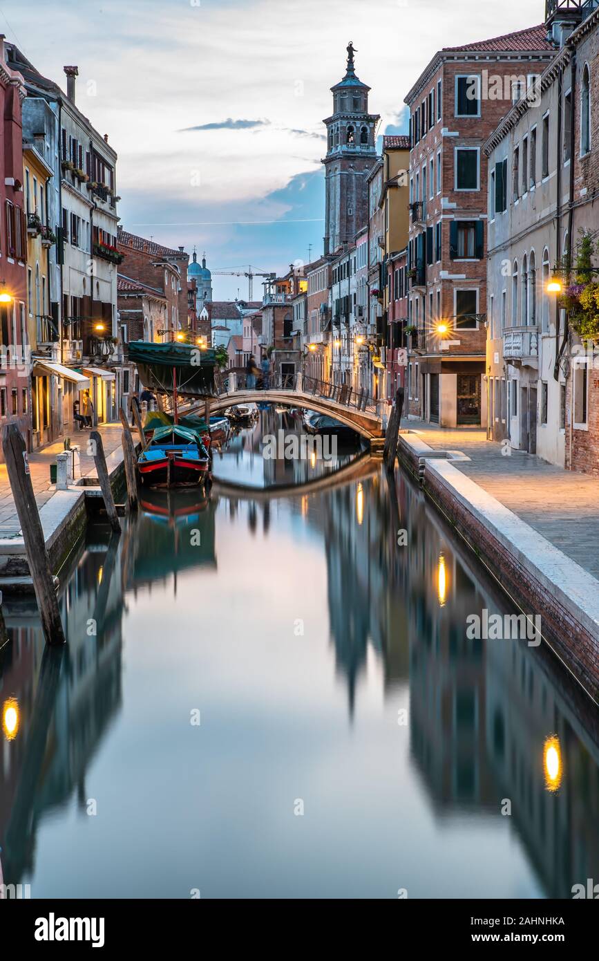 Venice, the city of love calls to disappear sinking into the lagoon ...