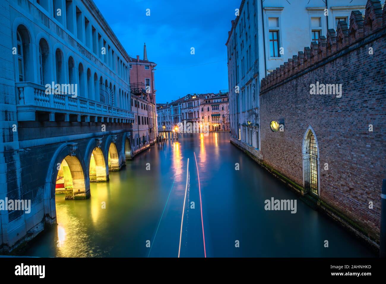 Venice, the city of love calls to disappear sinking into the lagoon ...