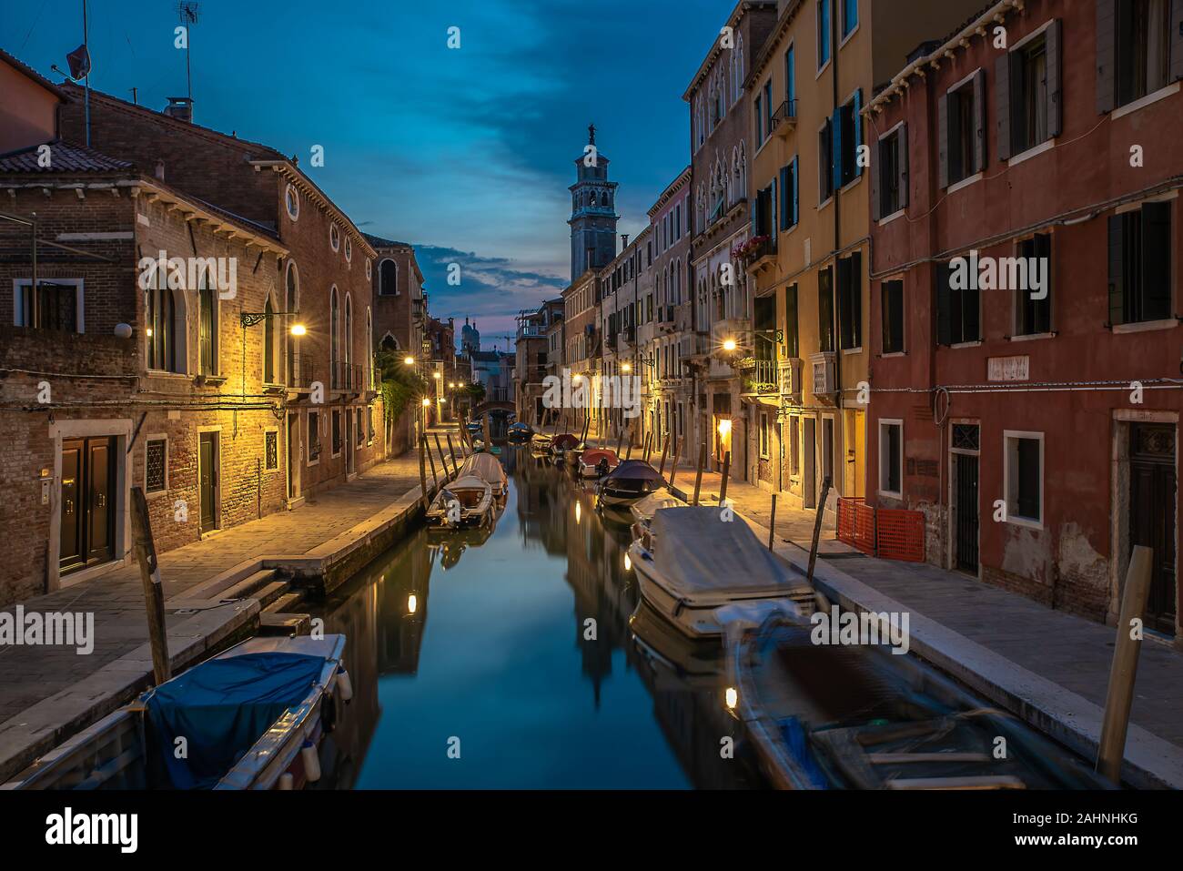 Venice, the city of love calls to disappear sinking into the lagoon ...