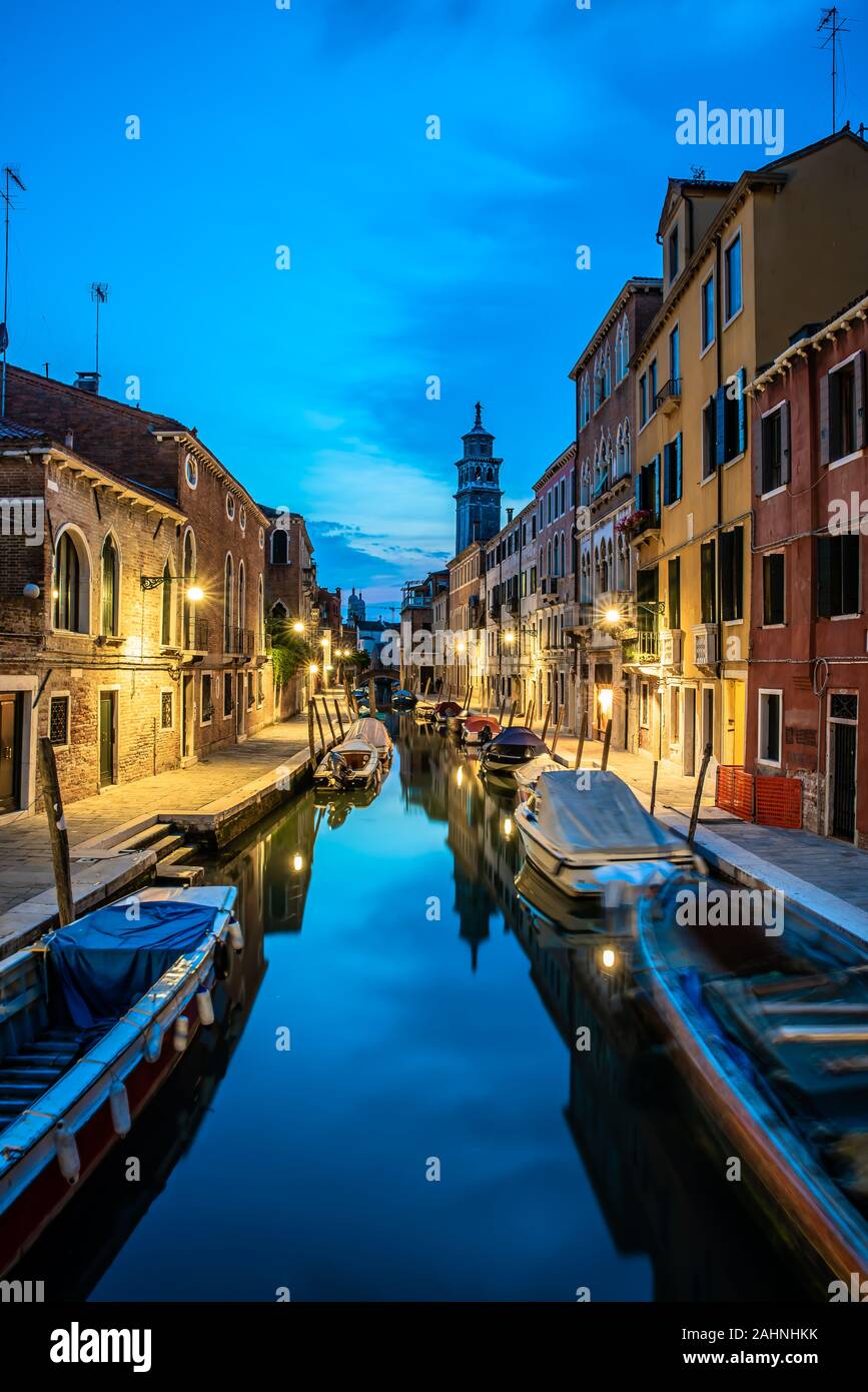 Venice, the city of love calls to disappear sinking into the lagoon ...