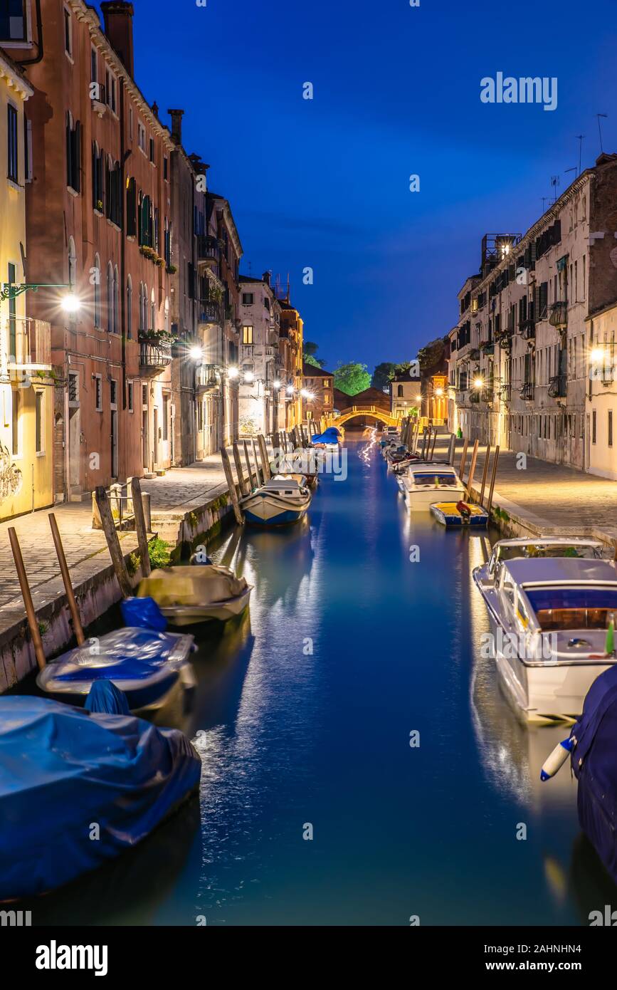 Venice, the city of love calls to disappear sinking into the lagoon ...